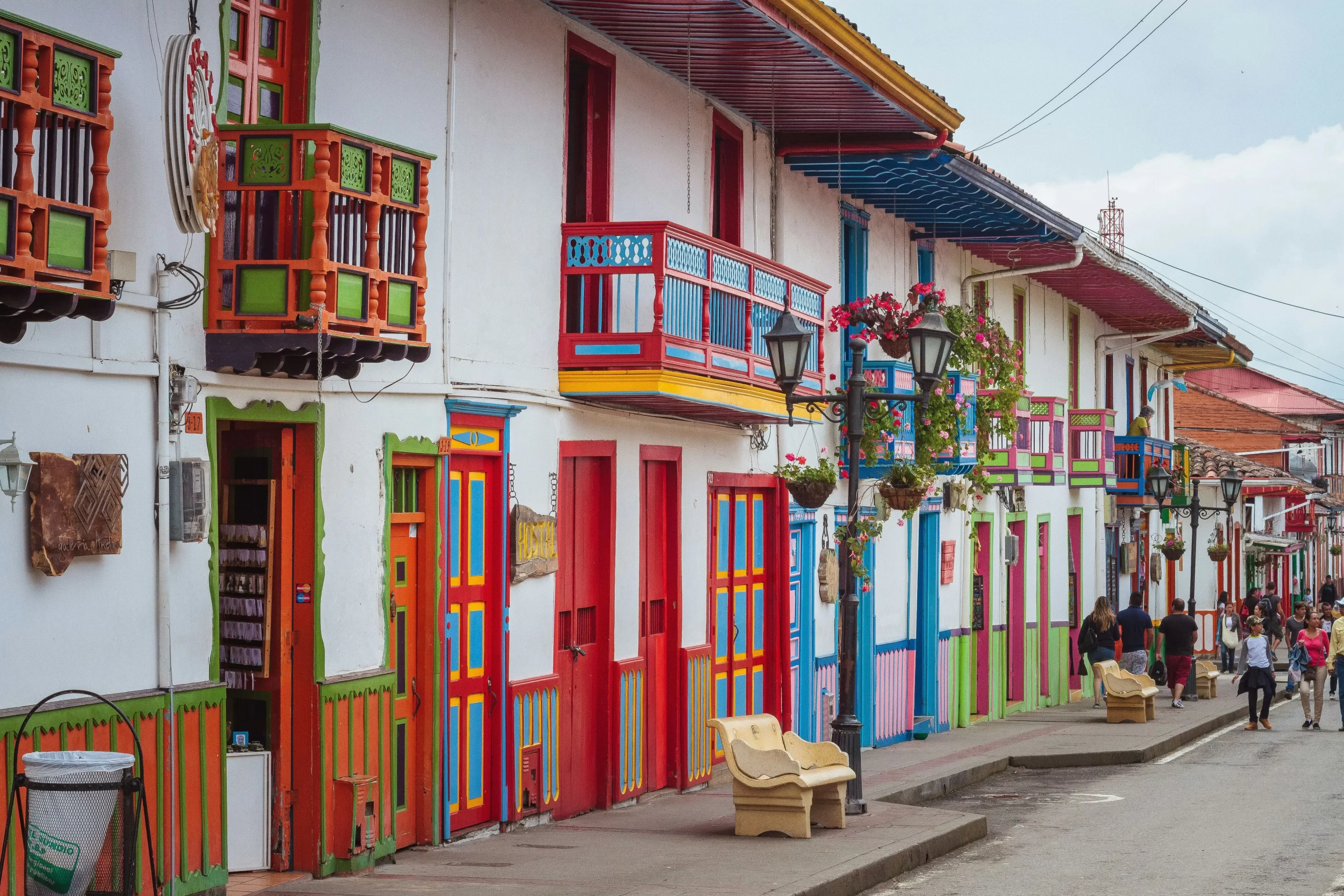 Colombia Confirms Minimum Salary for 2026 - Europortage